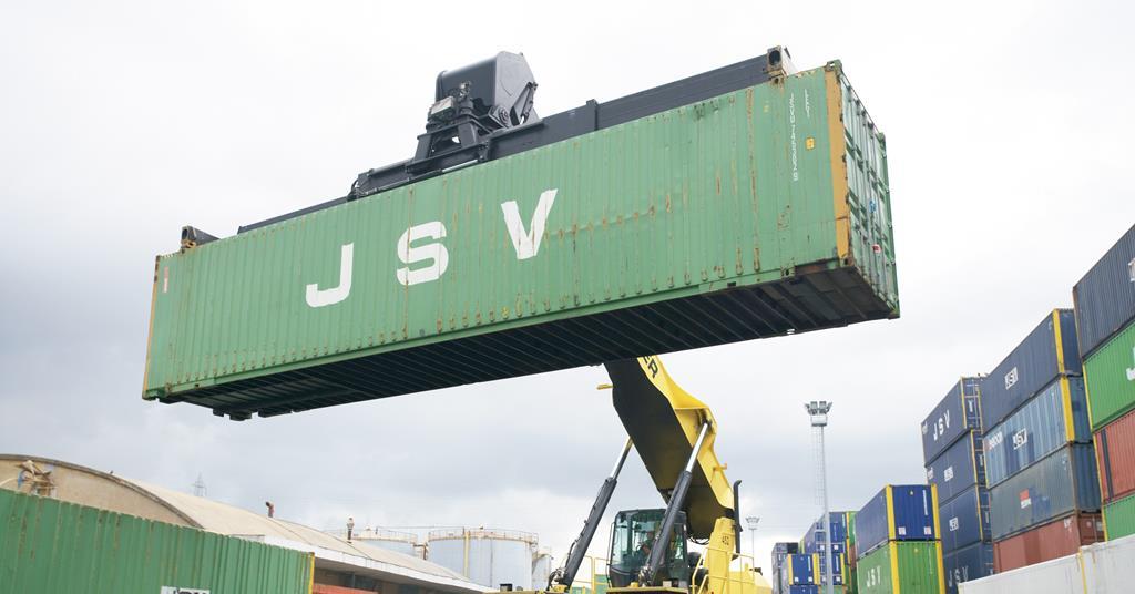 Reach stackers | News | Port Strategy