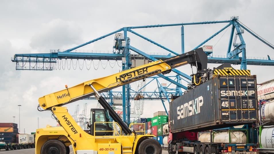Hyster RS46 hinged cabin boosts visibility | News | Port Strategy