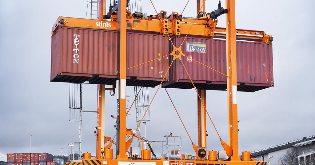 Straddle carriers reduce emissions | News | Port Strategy