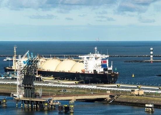 LNG to assist record cruise season | News | Port Strategy