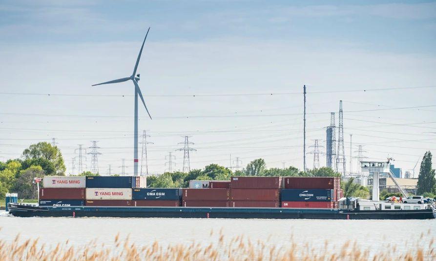 Shore power system for inland shipping | News | Port Strategy