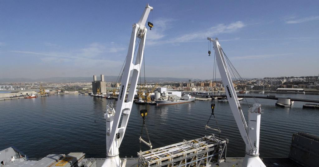 Synchronised lifting with safety | News | Port Strategy