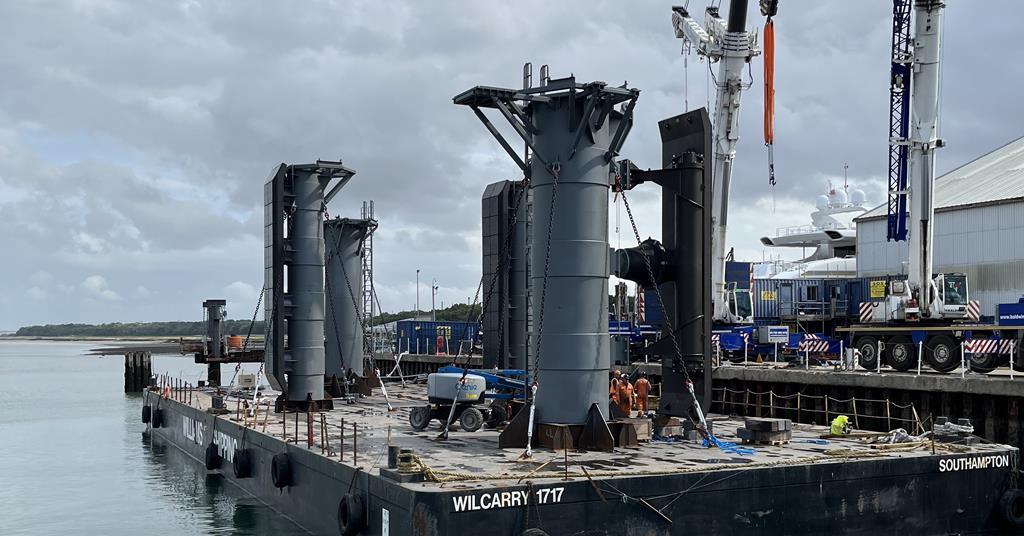 ShibataFenderTeam delivers four Parallel Motion Fenders for Thunderer ...