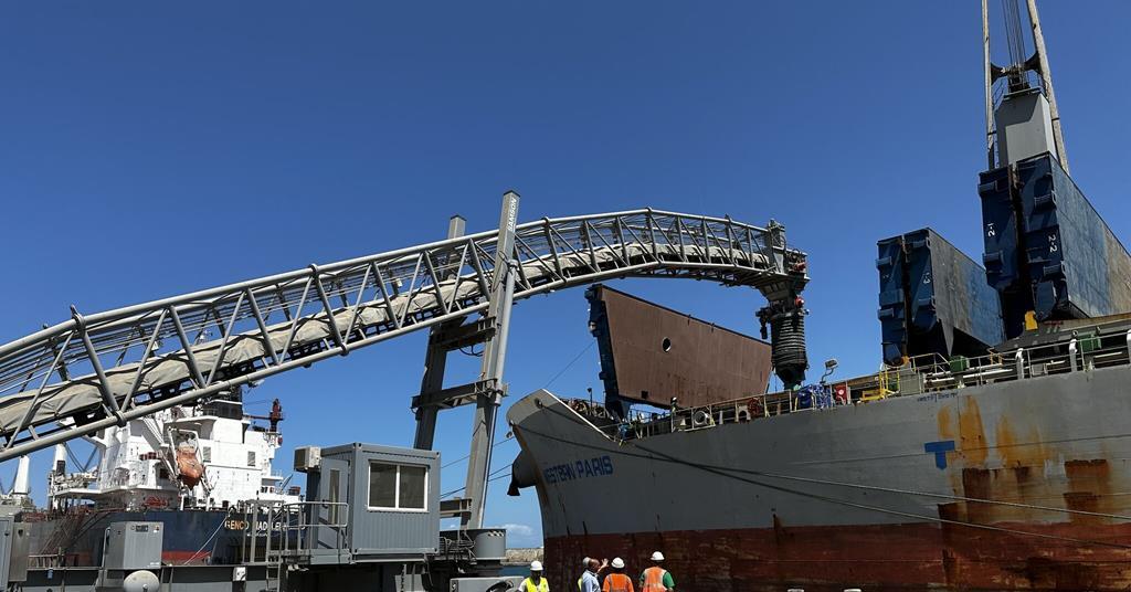 SAMSON installs Mobile Shiploader for handling cement clinker | SAMSON ...