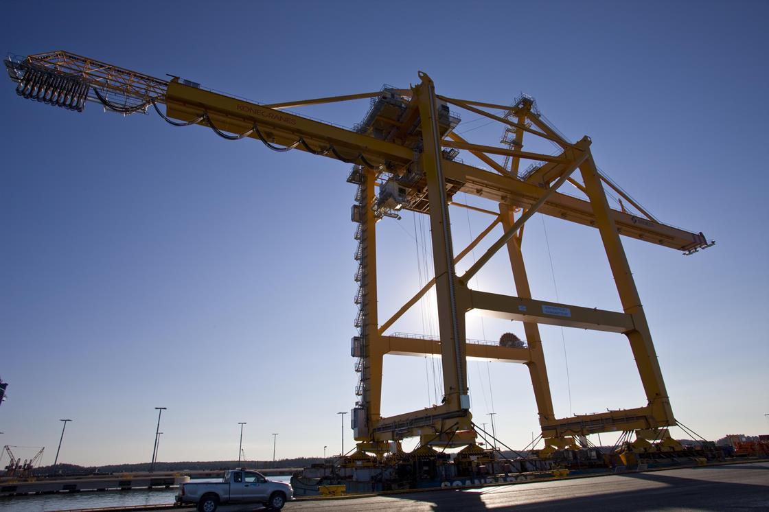 STS crane article | News | Port Strategy