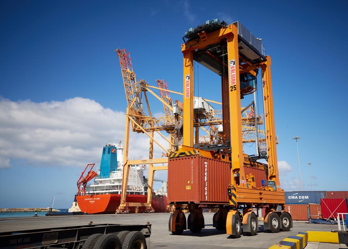Hybrid straddle carriers boost terminal’s eco-push | News | Port Strategy